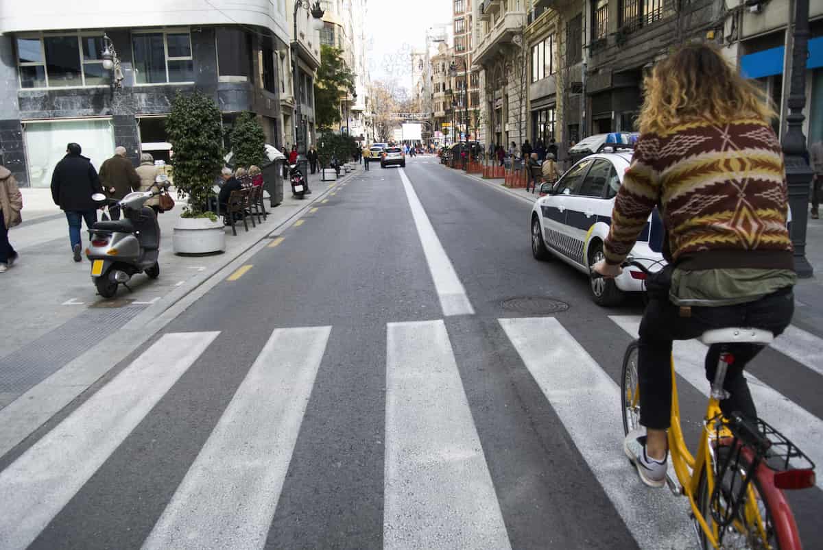 30 Pros and Cons of Living in Valencia (From a Local Expat!)