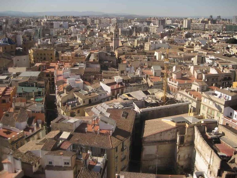 Barcelona Old Town: Ultimate Guide (Gothic Quarter + More!)