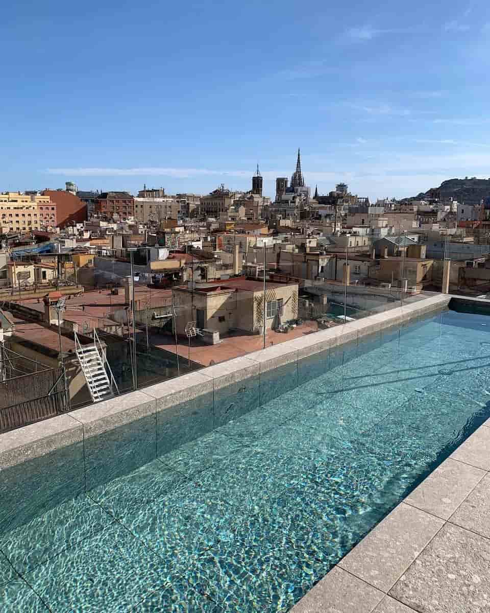 Barcelona Old Town: Ultimate Guide (Gothic Quarter + More!)