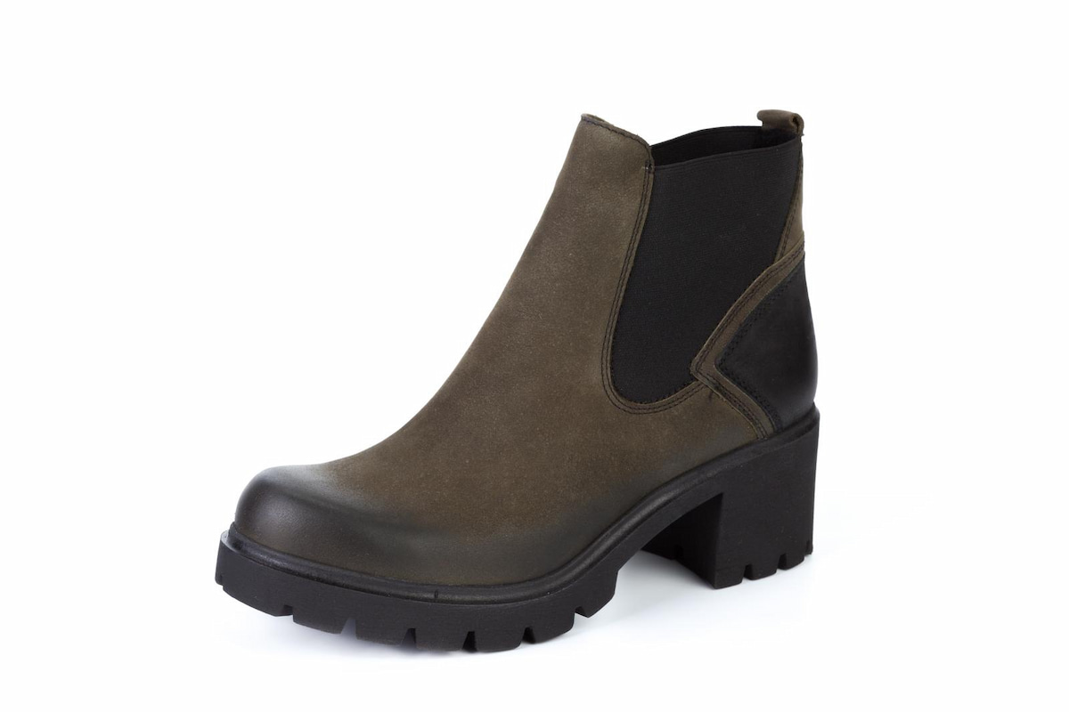 60 Best Spanish Shoe Brands (Amazing Footwear)